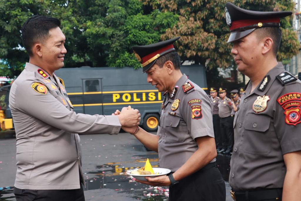 Kapolres Bogor Lantik 106 Personil Pada Upacara Korps Rapot Kenaikan Pangkat TMT 01 Januari 2024 ...